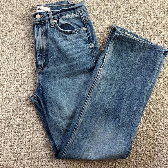 Zara | Jeans | Super Cute Low Waisted Zara Jeans With Slit At Bottom Of ...